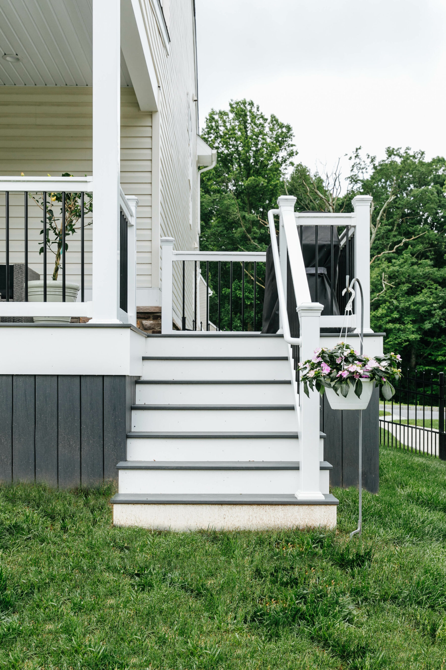 TimberTech Covered deck - Vinyl Railing