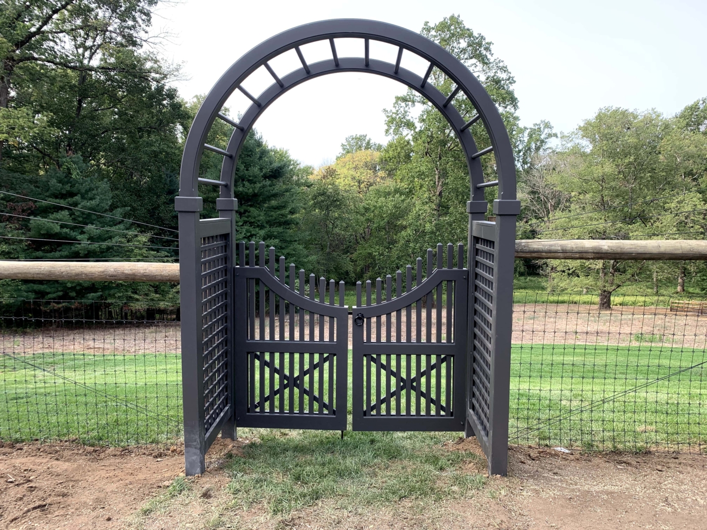 Custom Gates - Integrous Fences and Decks