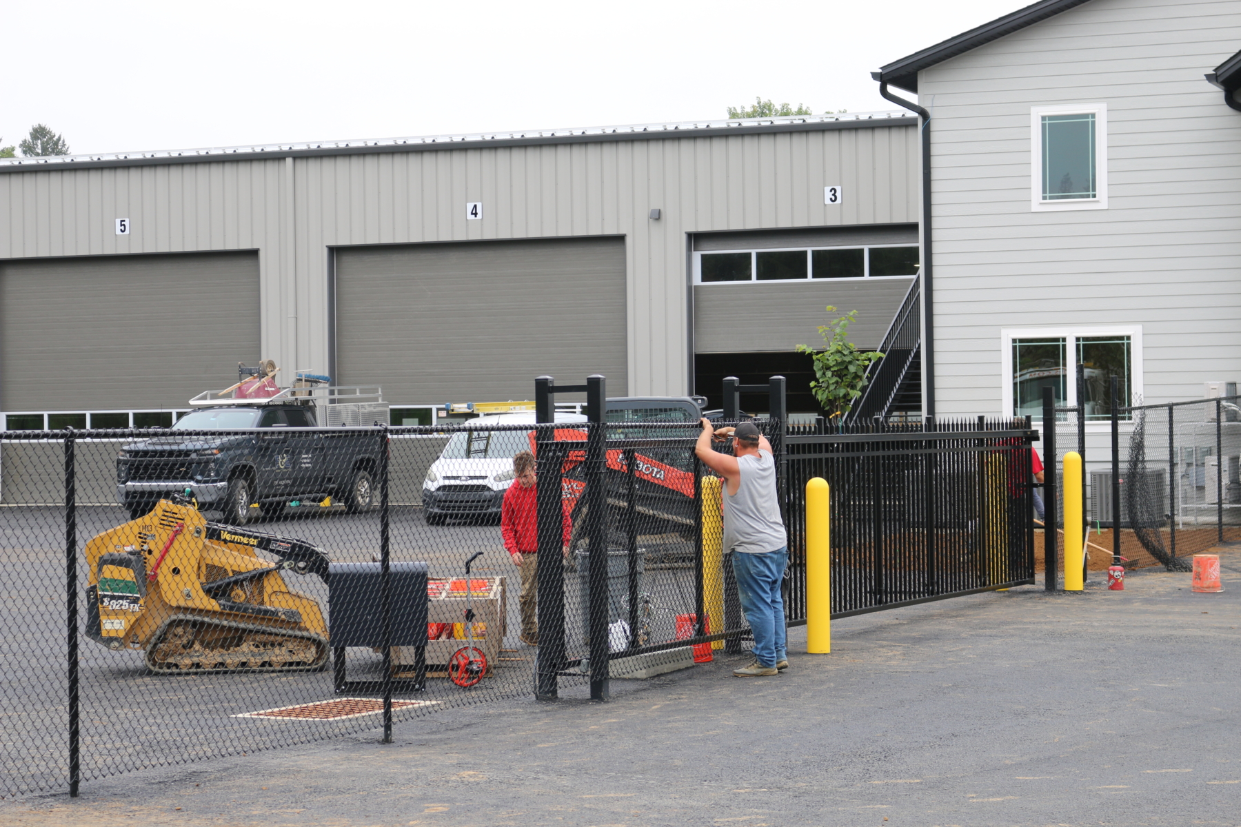 What to Look for in a Driveway Security Gate - Integrous Fences and Decks