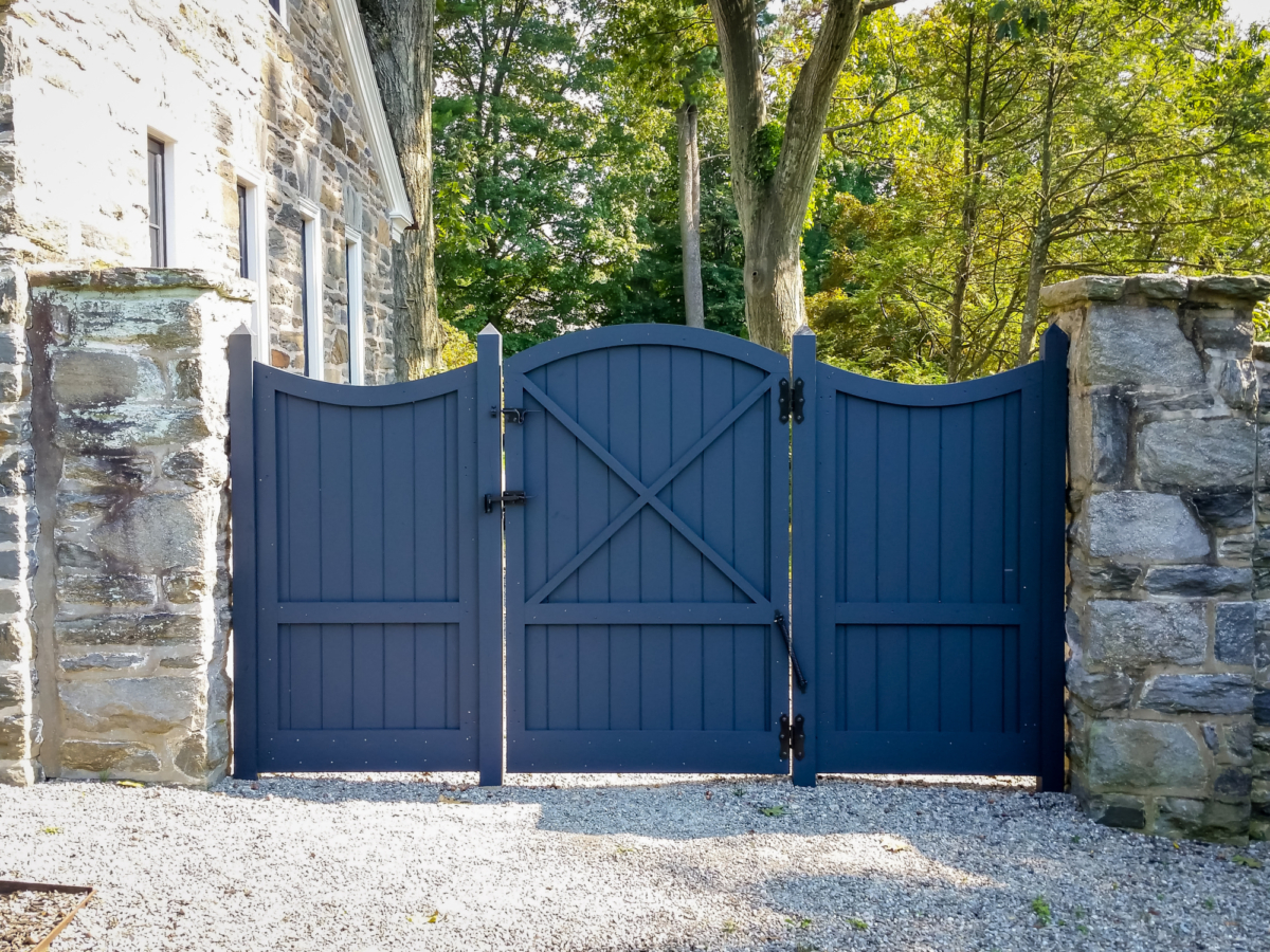 Custom Gates - Integrous Fences and Decks