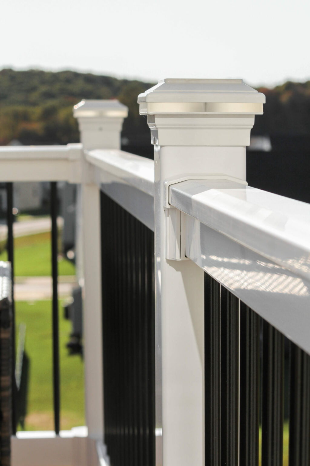Trex Deck with Vinyl Railing - Riser Lights on stairway