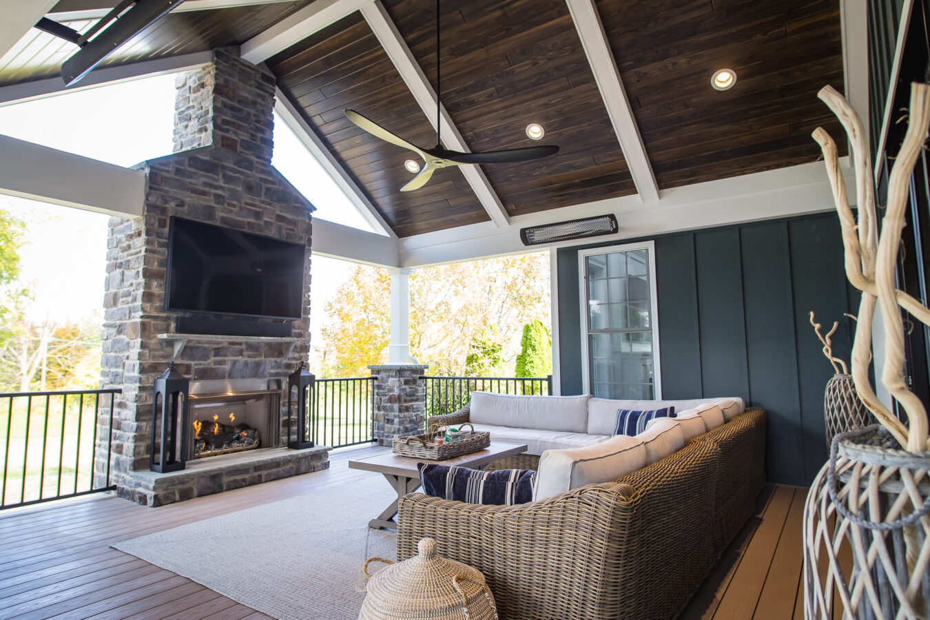 Phoenixville's Dream Deck: 836 Sq Ft Wraparound Oasis - Integrous ...