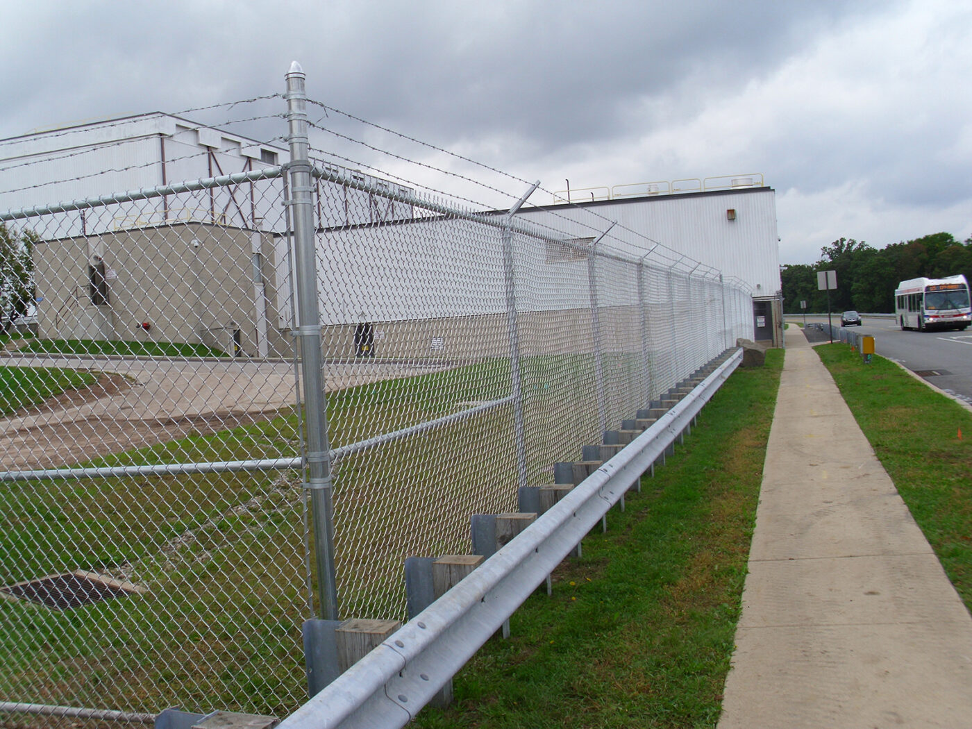 Chain Link Fences - Integrous Fences and Decks