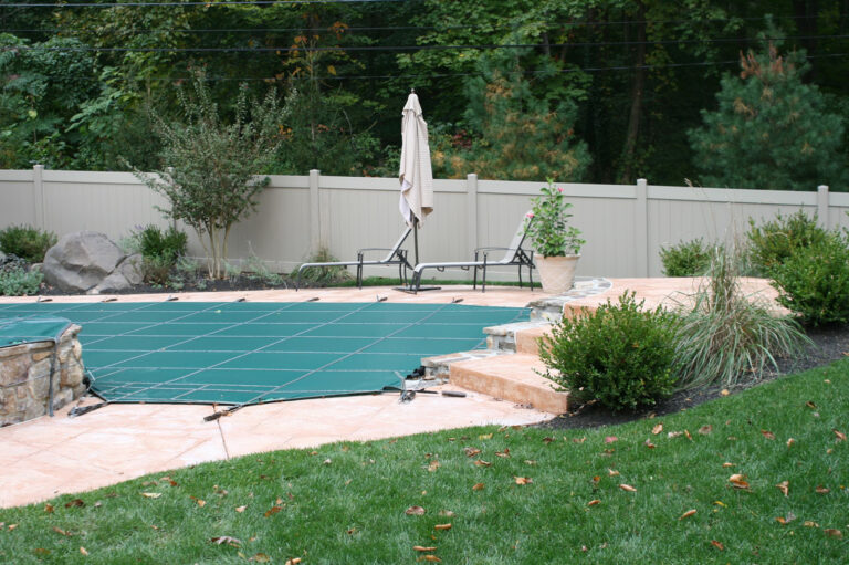 Swimming Pool Fences - Integrous Fences and Decks